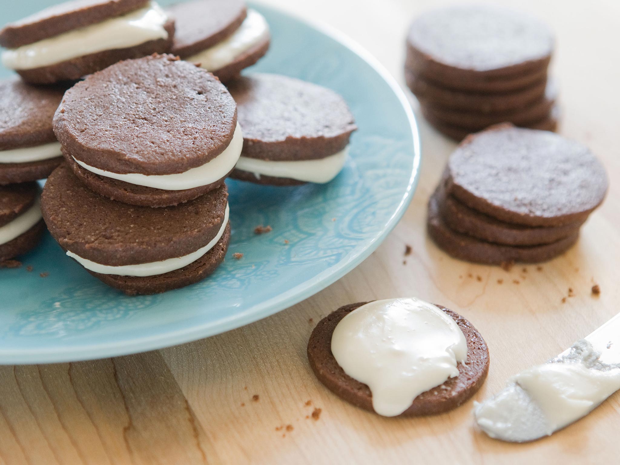 Recipe: Chocolate Sandwich Cookies with Peppermint Frosting | Whole ...